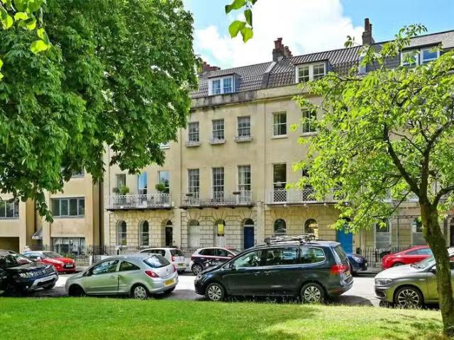 2 bedroom apartment for rent in Beaufort Buildings, Suspension.