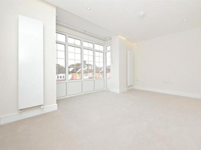 2 bedroom apartment for rent in Beechcroft Avenue, Golders Green, London, NW11