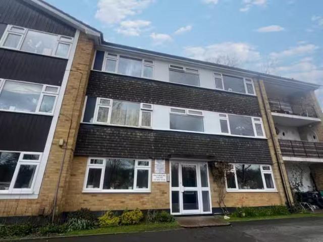 2 bedroom apartment for rent in Beechwood Road, Caterham, CR3