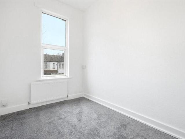 2 bedroom apartment for rent in Bellevue Road, Southend On Sea, Essex, SS2