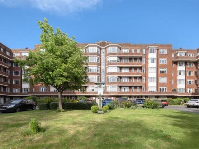 2 bedroom apartment for rent in Belsize Avenue, London, NW3