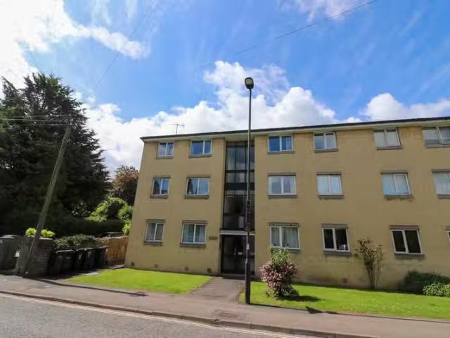 2 bedroom apartment for rent in Belton Court, High Street, Wes.