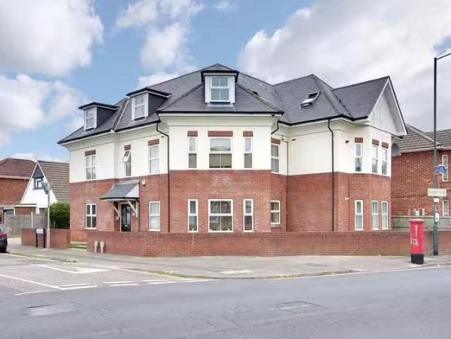 2 bedroom apartment for rent in Bennett Road, Bournemouth, Dor.
