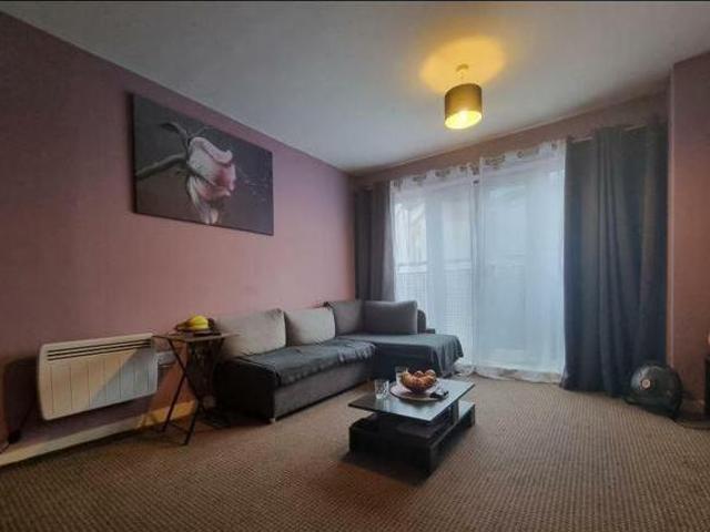 2 Bedroom Apartment For Rent In Berkshire