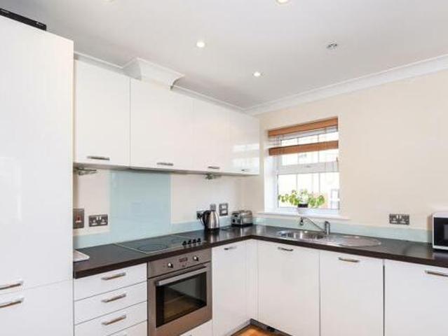2 Bedroom Apartment For Rent In Berkshire