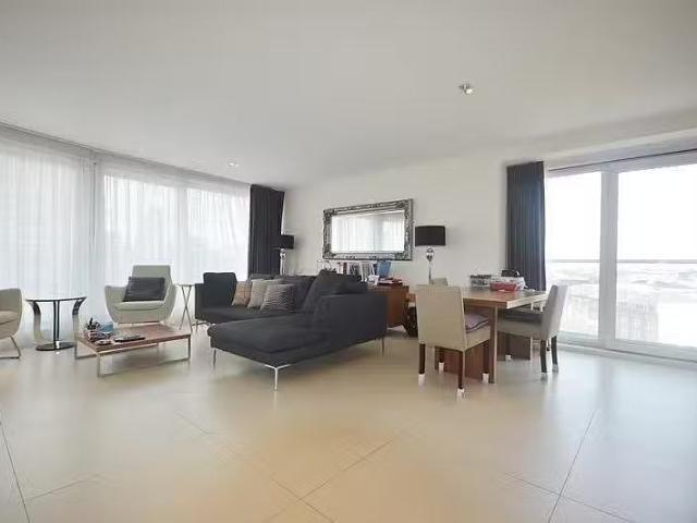 2 bedroom apartment for rent in Bezier Apartments, City Road.