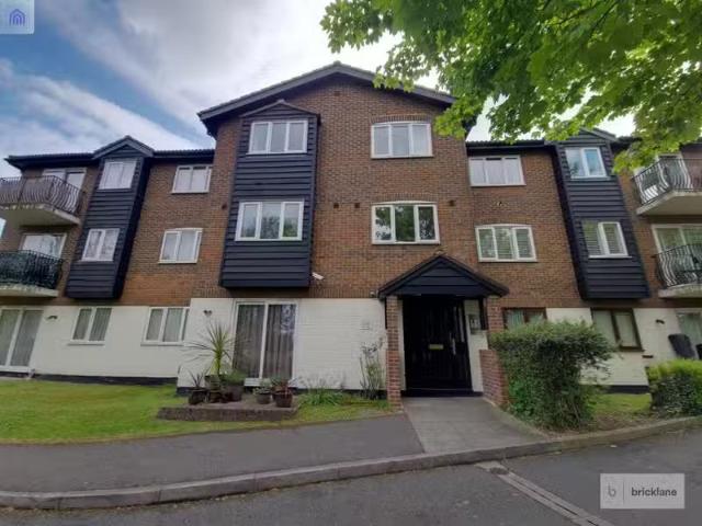 2 bedroom apartment for rent in Birchend Close, South Croydon.