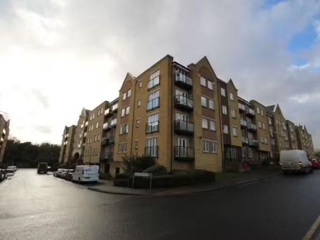 2 bedroom apartment for rent in Black Eagle Drive, Northfleet.
