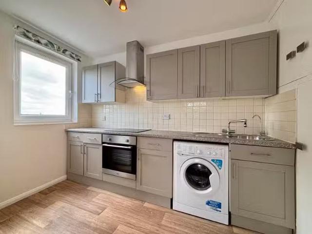 2 bedroom apartment for rent in Blake House, Porchester Mead.