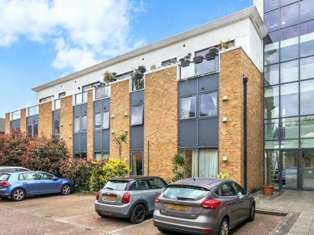 2 Bedroom Apartment For Rent In Bow Road, London