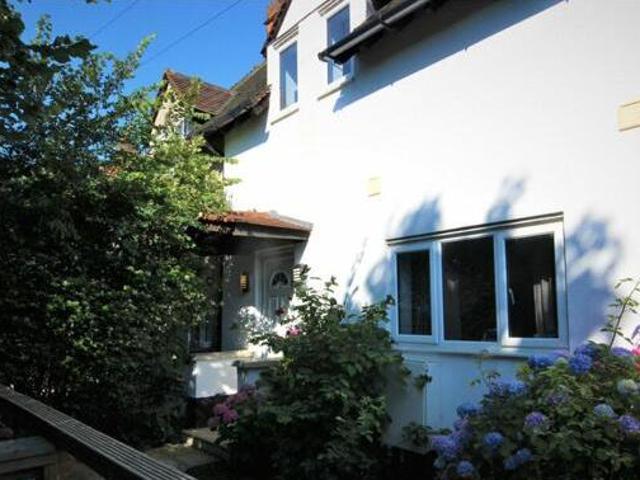 2 Bedroom Apartment For Rent In Bounds Green, London