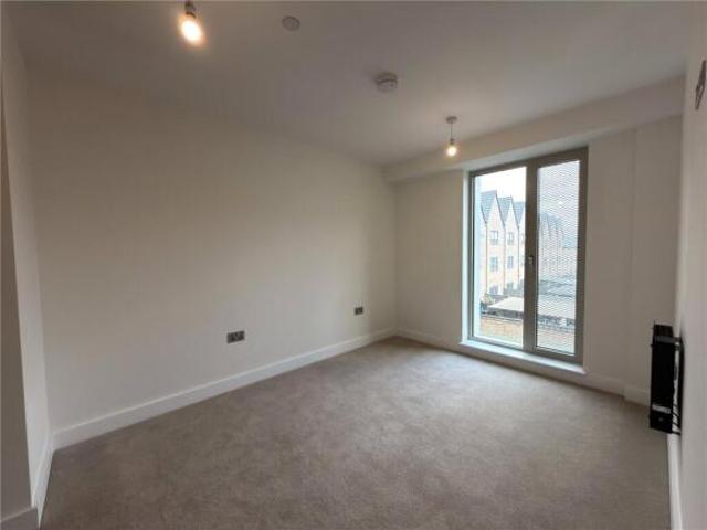 2 bedroom apartment for rent in Boulevard Plaza, 654b Bristol Street, B5