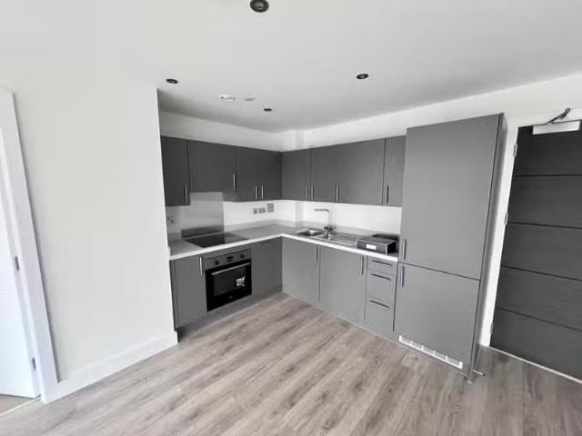 2 bedroom apartment for rent in Boulevard Plaza, Bristol Stree.