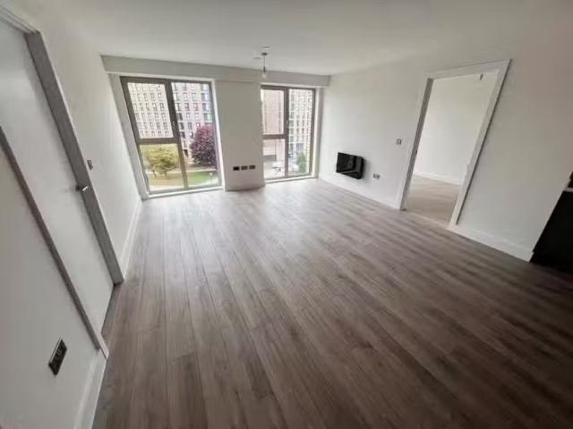 2 bedroom apartment for rent in Boulevard Plaza, Bristol Stree.