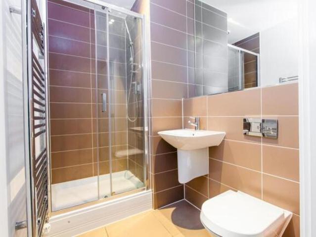 2 bedroom apartment for rent in Bovet Court, E1