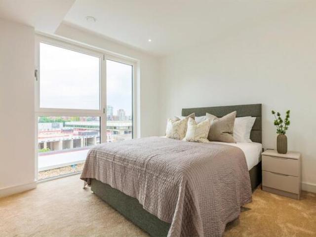 2 bedroom apartment for rent in Brent House, 50 Wandsworth Road, SW8