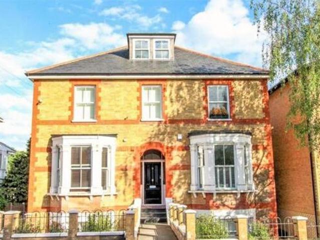 2 Bedroom Apartment For Rent In Brentwood, Essex