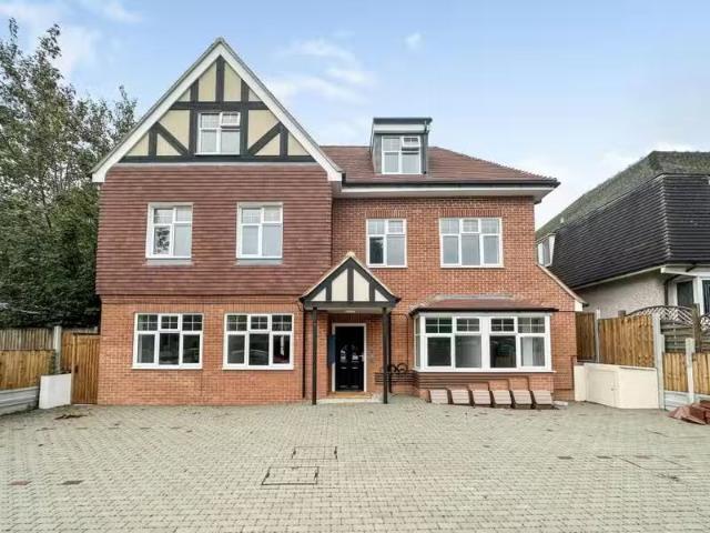 2 bedroom apartment for rent in Brighton Road, Hooley, CR5