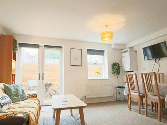 2 Bedroom Apartment For Rent In Bristol