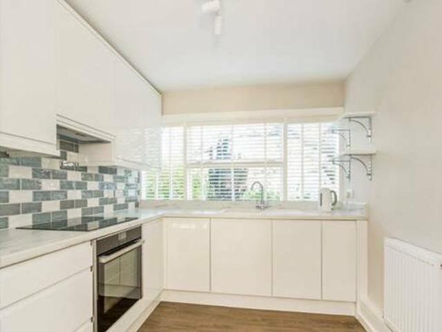 2 bedroom apartment for rent in Brooke Court Parkleys Richmond TW10