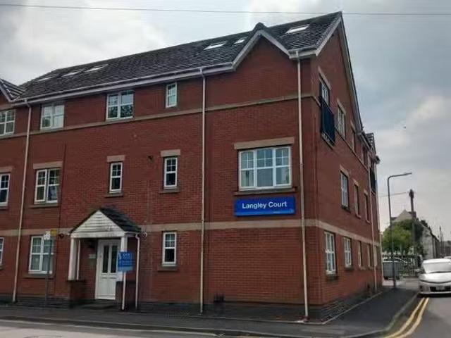2 bedroom apartment for rent in Broad Street, Oldbury, West Mi.