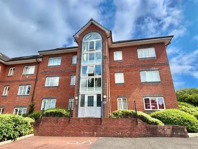 2 bedroom apartment for rent in Broadoaks, Bury, BL9