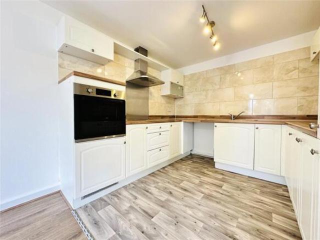 2 bedroom apartment for rent in Broadlands Gardens, Pudsey, West Yorkshire, LS28