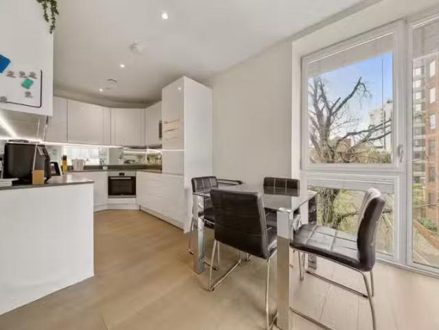 2 bedroom apartment for rent in Broadway House, 3 High Street.