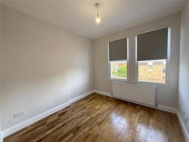 2 bedroom apartment for rent in Brownlow Road, London, N11