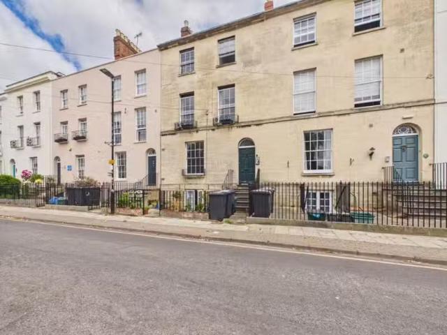 2 bedroom apartment for rent in Brunswick Square, Gloucester.