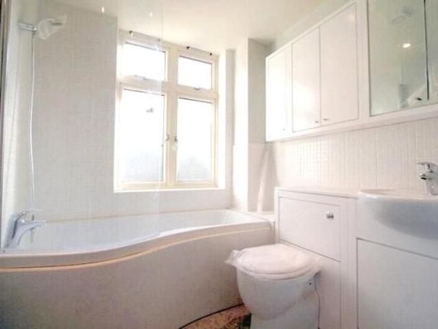 2 bedroom apartment for rent in Cumberland Road, London, W3