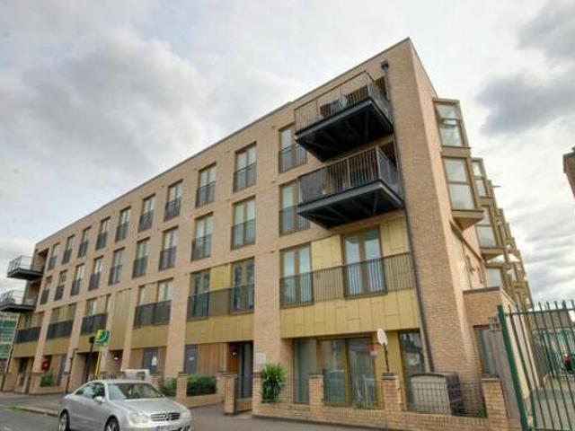 2 Bedroom Apartment For Rent In Custom House
