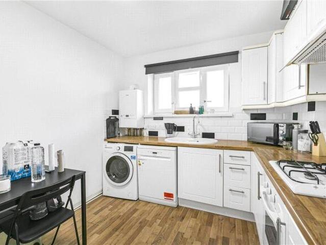 2 bedroom apartment for rent in Caistor Road, London, SW12