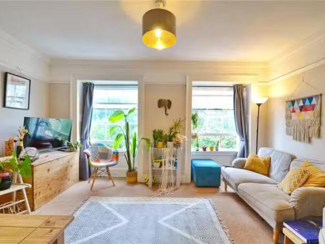 2 bedroom apartment for rent in Caledonia Place, Clifton, Bris.