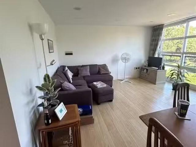 2 bedroom apartment for rent in Callow Court, Seymour Street.