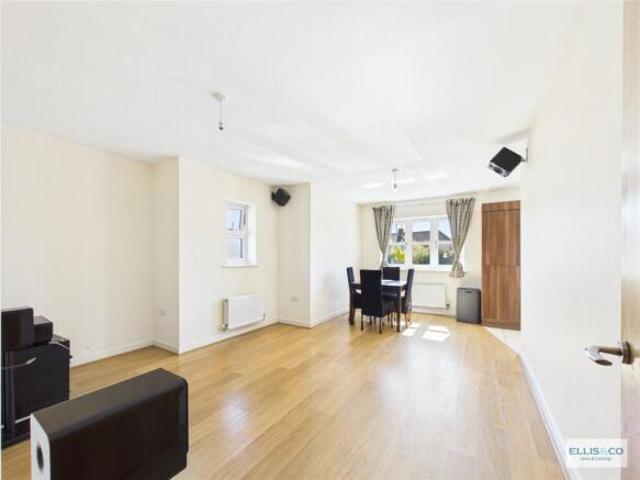 2 bedroom apartment for rent in Camrose Avenue, Edgware, Harrow, Middlesex, HA8