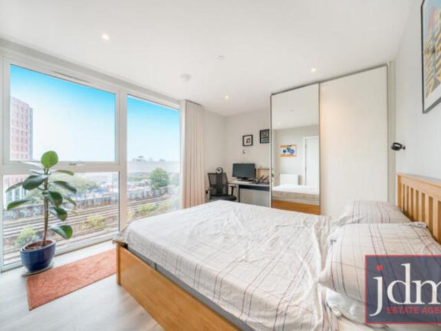 2 bedroom apartment for rent in Canal Approach, London, SE8