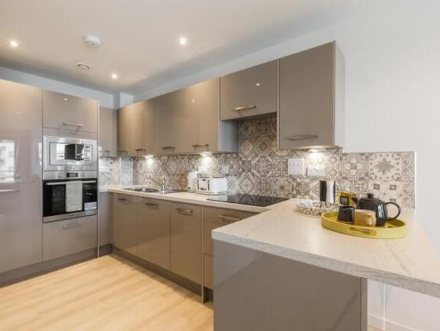 2 bedroom apartment for rent in Canal Walk Edinburgh EH3