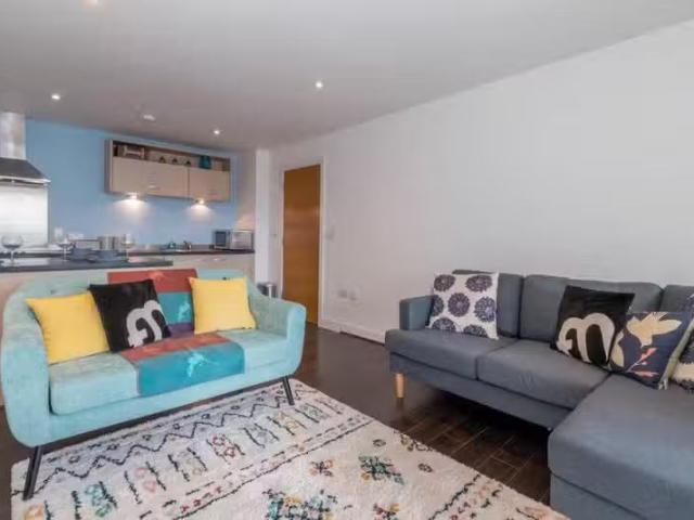 2 bedroom apartment for rent in Canal Wharf, Waterfront Walk.