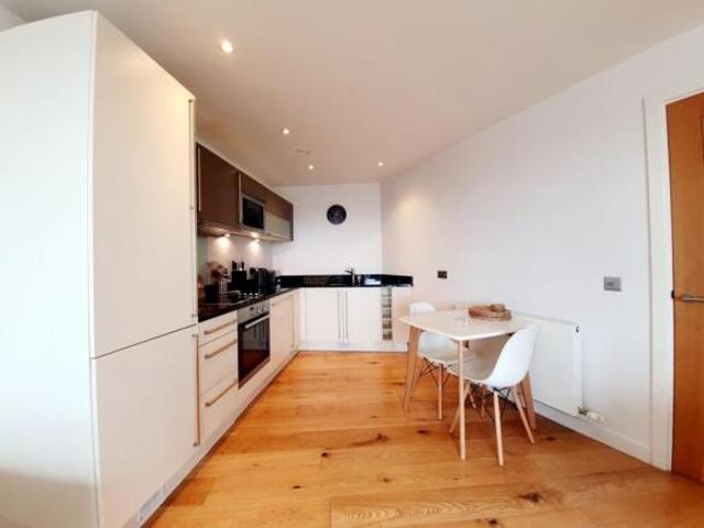 2 bedroom apartment for rent in Candle House Wharf Approach Leeds LS1
