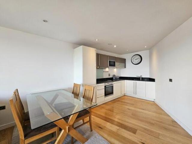 2 bedroom apartment for rent in Candle House Wharf Approach Leeds LS1