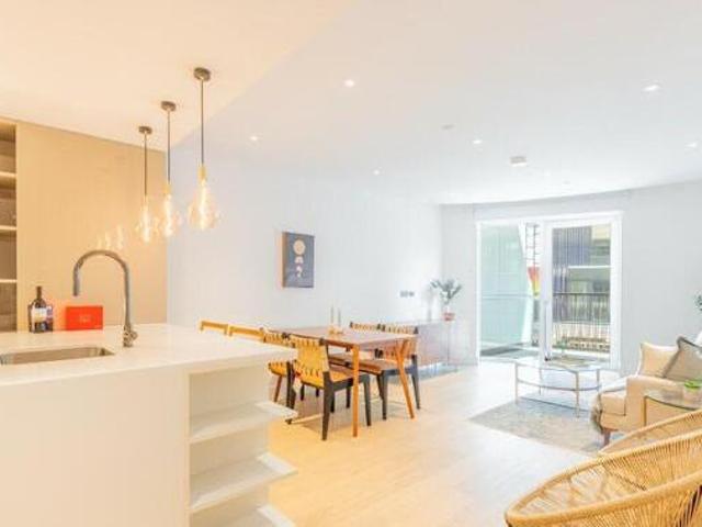 2 Bedroom Apartment For Rent In Cassini Apartments, Cascade Way
