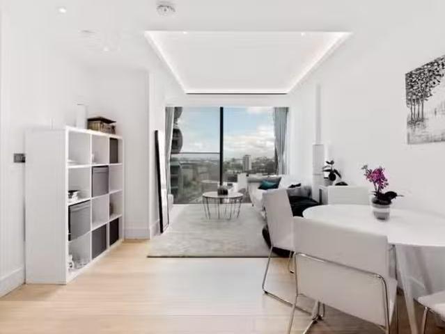 2 bedroom apartment for rent in Carrara Tower, 250 City Road.
