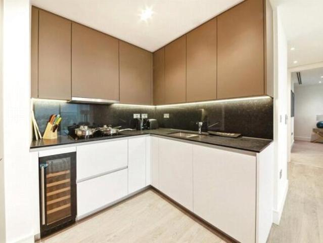 2 bedroom apartment for rent in Carrara Tower, City Road, London, EC1V