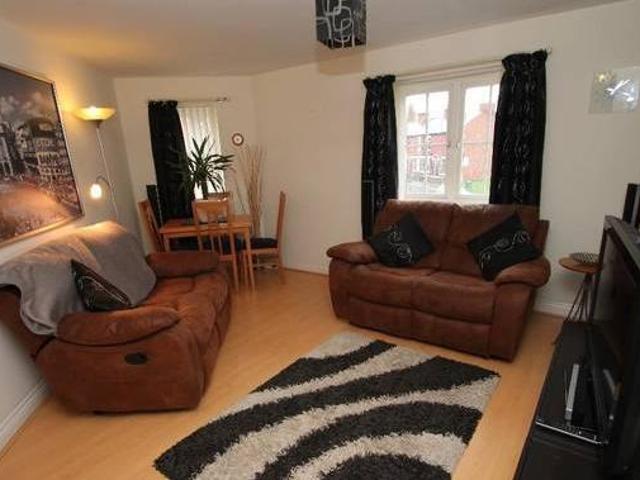2 bedroom apartment for rent in Carrfield Hyde Cheshire SK14 4GH SK14