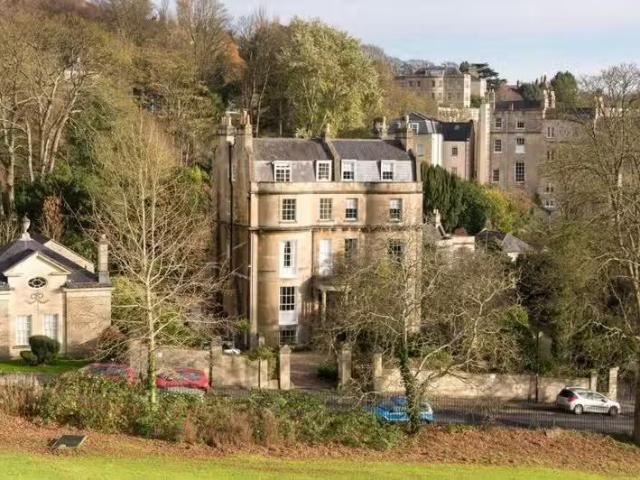 2 bedroom apartment for rent in Cavendish Road, BA1