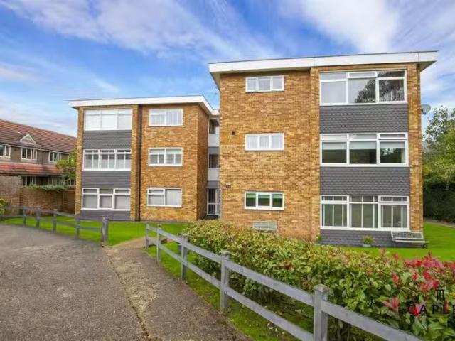2 bedroom apartment for rent in Cedar Close, Buckhurst Hill, IG9