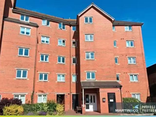2 bedroom apartment for rent in Century Court, Taffs Mead Emba.