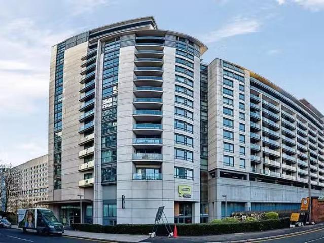 2 bedroom apartment for rent in Centenary Plaza, B1