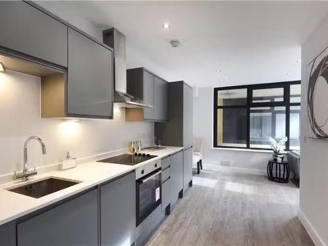2 bedroom apartment for rent in Central House, Church Street.